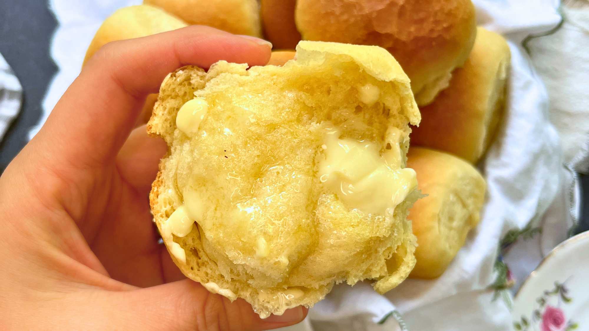 Small Batch Soft Dinner Rolls || Fresh, Fluffy & Easy to Make - Flour ...