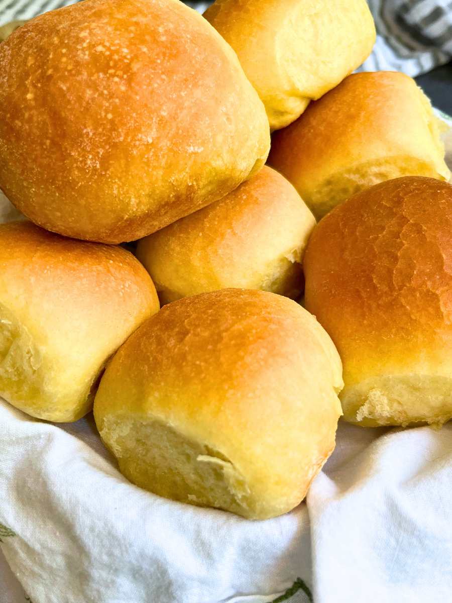 Small Batch Soft Dinner Rolls || Fresh, Fluffy & Easy to Make - Flour ...