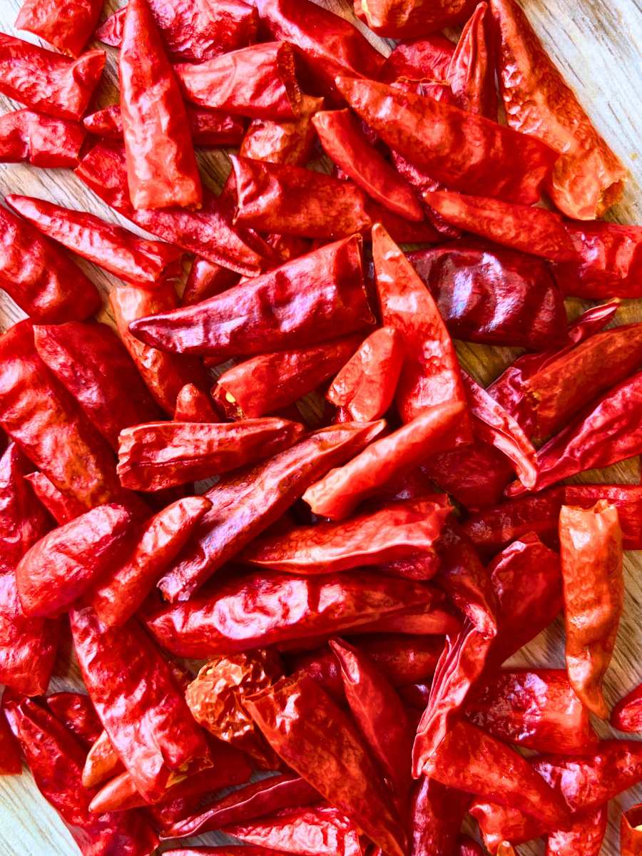 How to Make Homemade Chili Flakes: A Simple Step-by-Step Guide - Flour ...