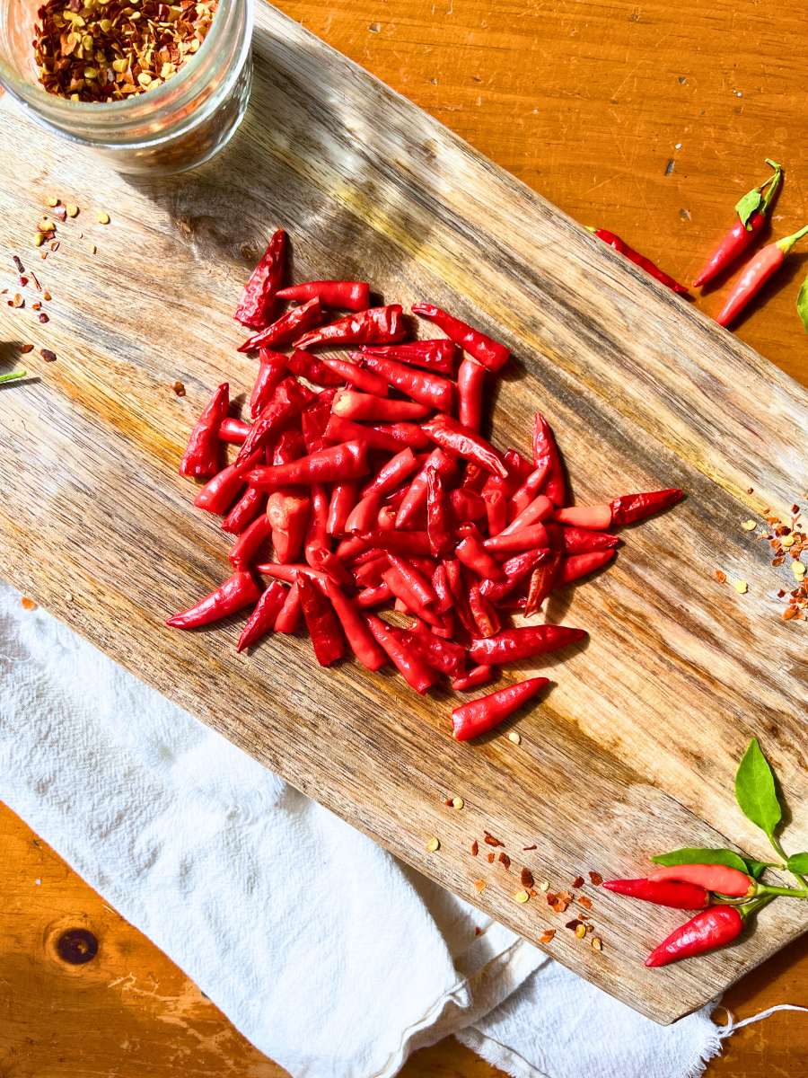 How to Make Homemade Chili Flakes: A Simple Step-by-Step Guide - Flour ...