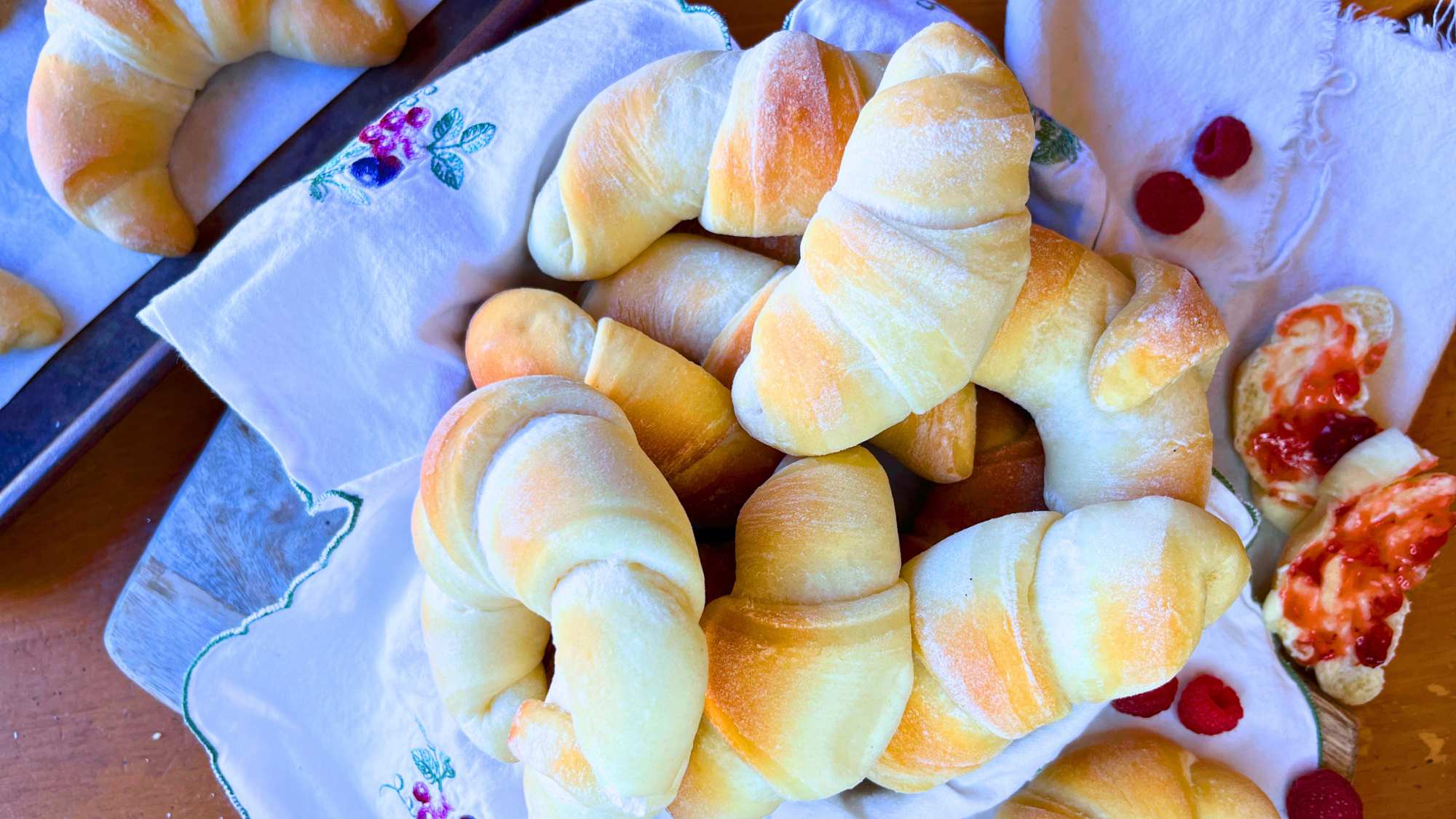 How to Make Soft & Buttery Homemade Crescent Rolls || Easy Recipe ...