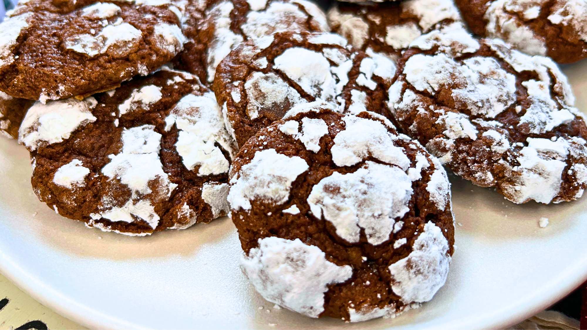Easy Chocolate Crinkle Cookies | Fudgy Holiday Favourite Anyone Can ...