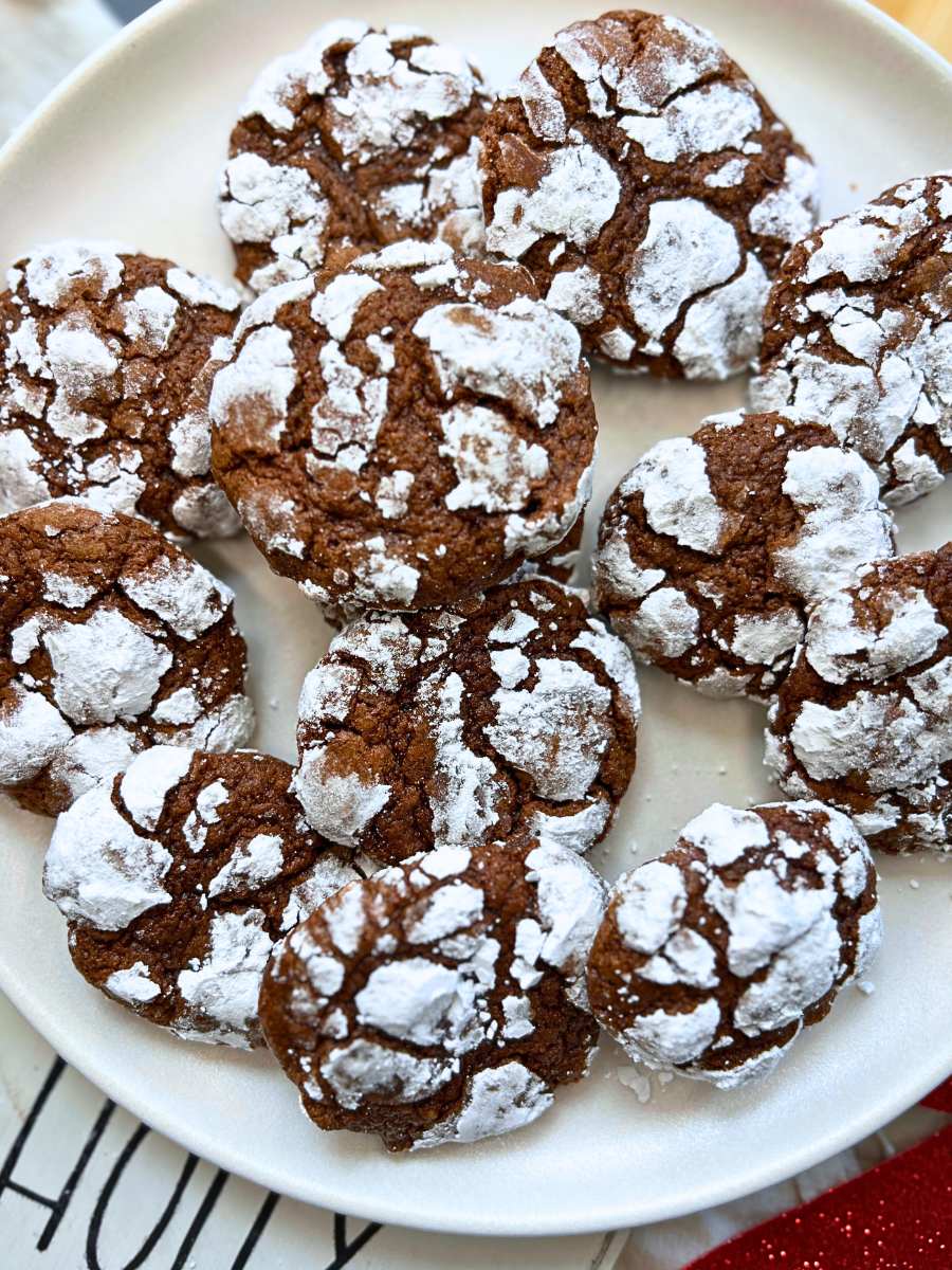 Easy Chocolate Crinkle Cookies | Fudgy Holiday Favourite Anyone Can ...