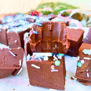 Quick & Easy Mint Chocolate Christmas Fudge || No-Fail Holiday Treat ...