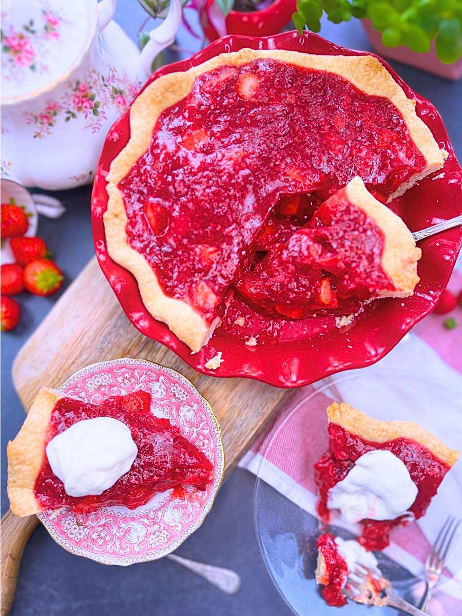 Easy Homemade Strawberry Pie with Fresh Strawberries (No-Fail Recipe ...