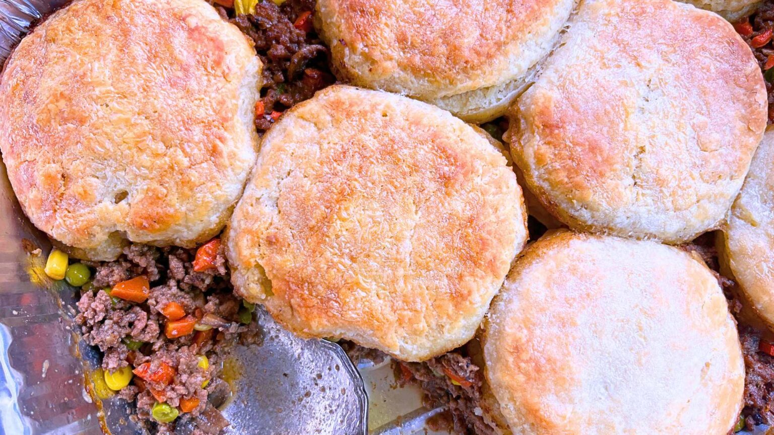 Easy Ground Beef Biscuit Top Pot Pie | Freezer-Friendly Dinner Recipe ...